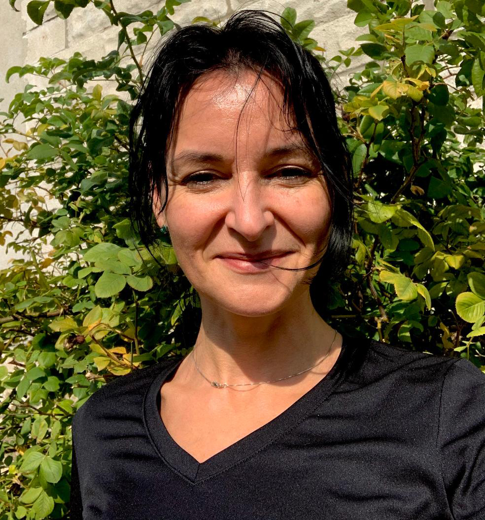 Simona Potop: „Îmi las pensula să danseze pe pânză” - Accent Montreal